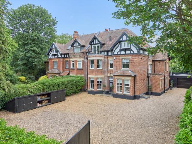 6 bedroom semi detached house for sale