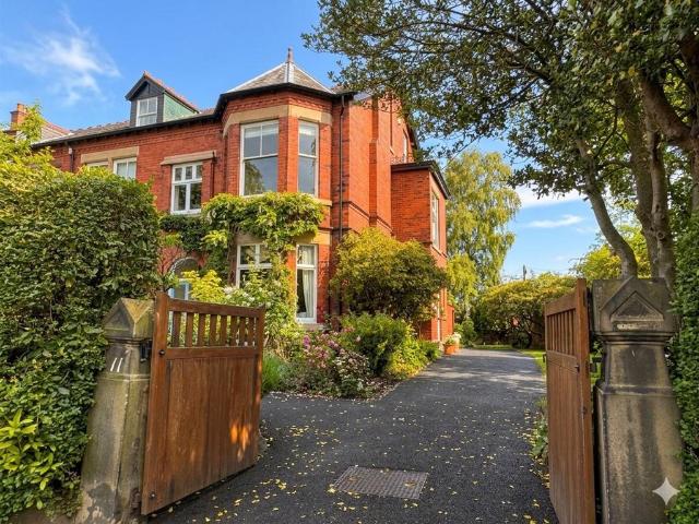 6 bedroom semi detached house for sale