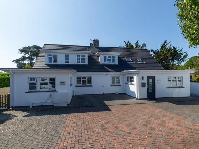 6 bedroom semi detached house for sale