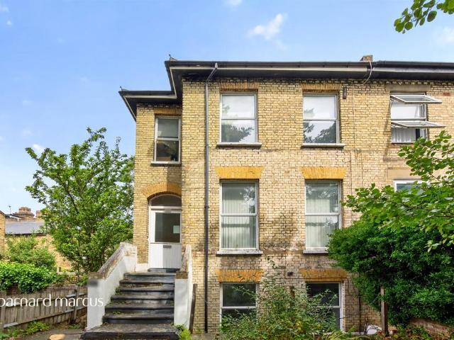 6 bedroom semi detached house for sale