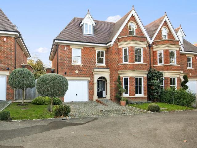 6 bedroom semi detached house for sale