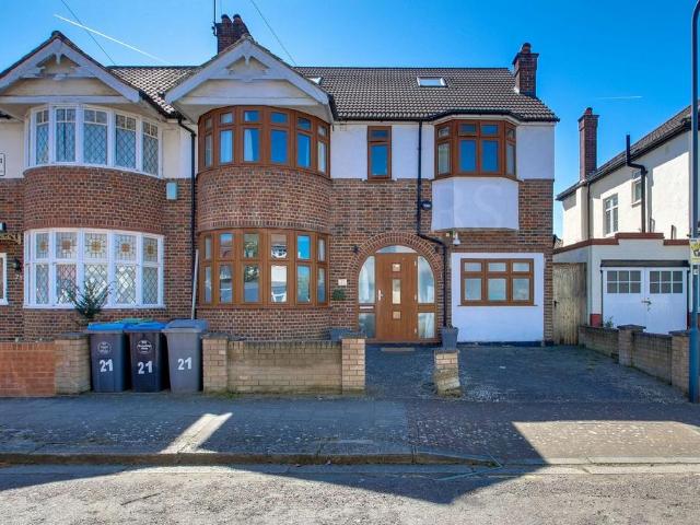 6 bedroom semi detached house for sale