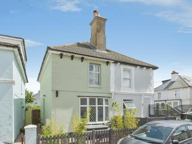 6 bedroom semi detached house for sale