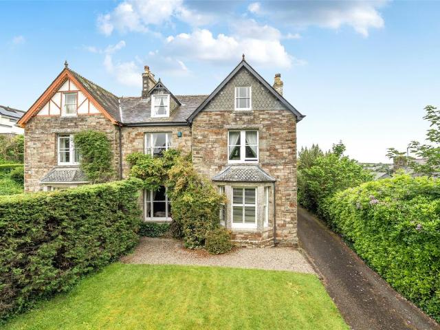 6 bedroom semi detached house for sale