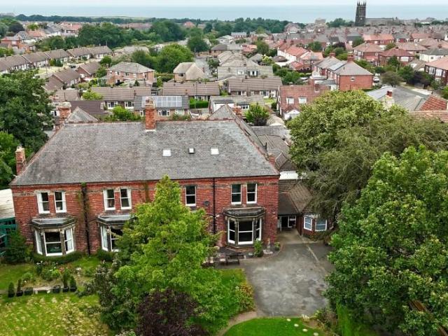 6 bedroom semi detached house for sale