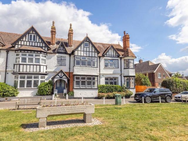 6 bedroom semi detached house for sale