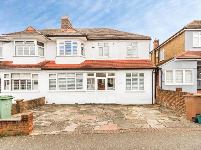 6 bedroom semi detached house for sale