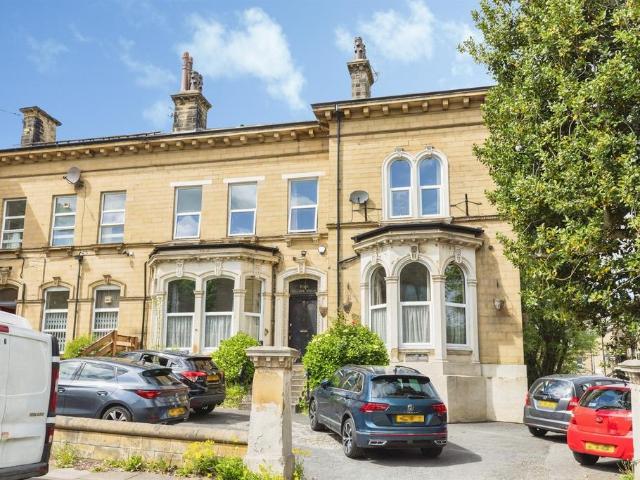 6 bedroom semi detached house for sale