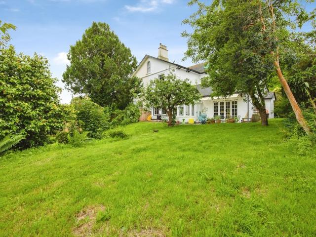 6 bedroom semi detached house for sale