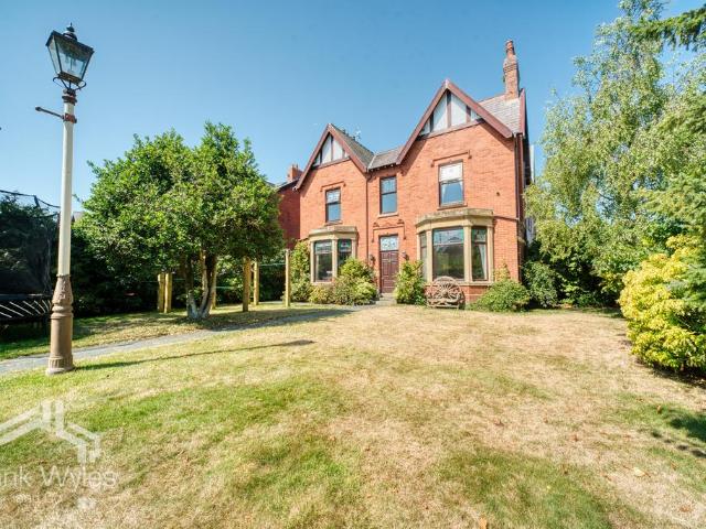 6 bedroom semi detached house for sale