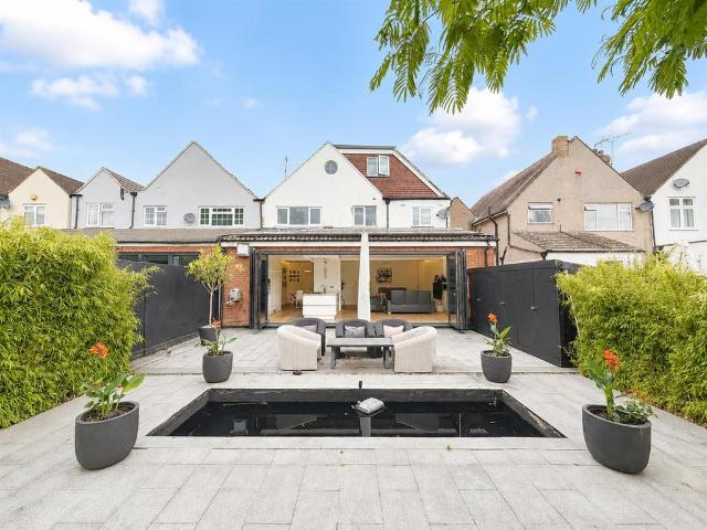 6 bedroom semi detached house for sale