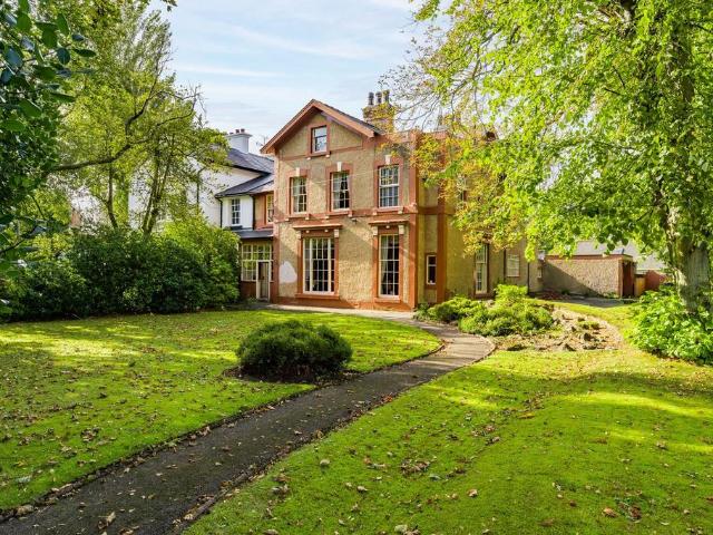 6 bedroom semi detached house for sale