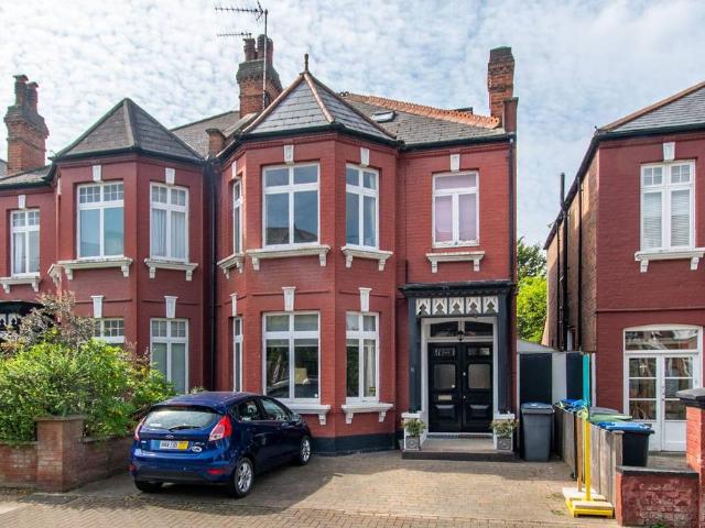 6 bedroom semi detached house for sale
