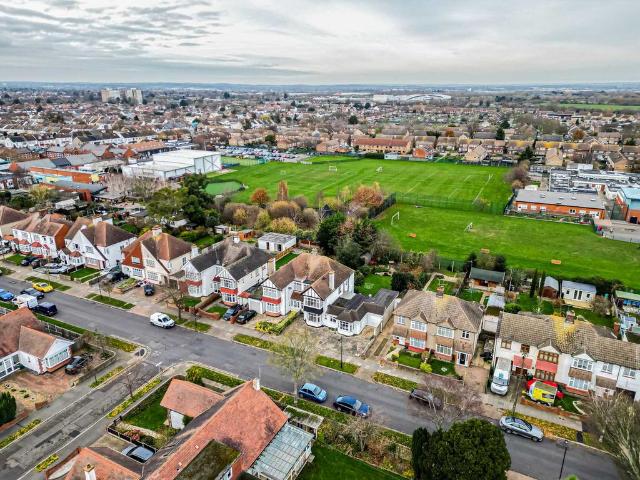 6 bedroom semi detached house for sale