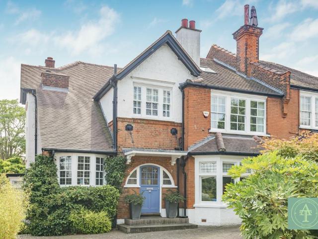 6 bedroom semi detached house for sale