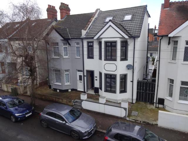 6 bedroom semi detached house for sale