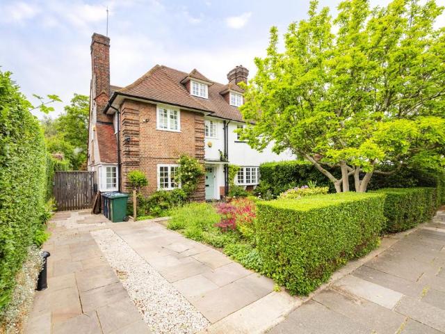 6 bedroom semi detached house for sale