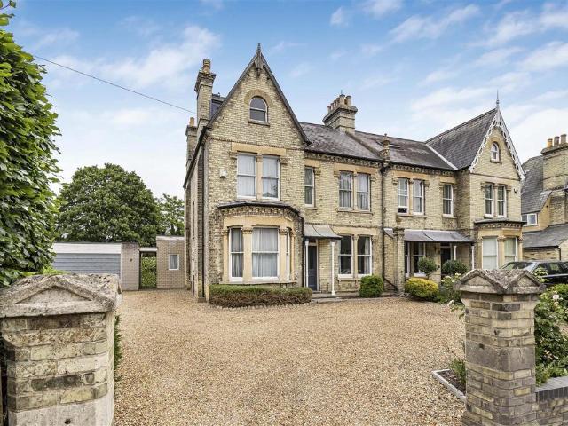 6 bedroom semi detached house for sale