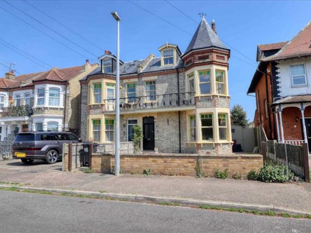 6 bedroom semi detached house for sale