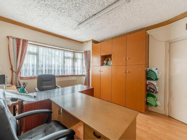 6 bedroom semi detached house for sale