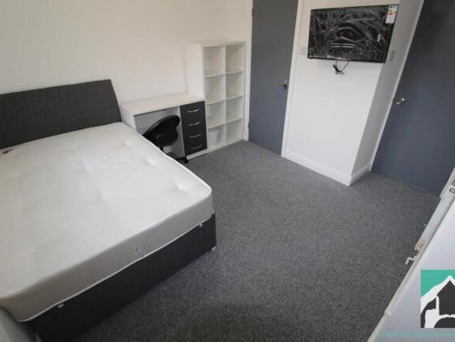 6 bedroom semi detached house for sale in 136 Heeley Road, Selly Oak, Birmingham B29 6EZ, B29