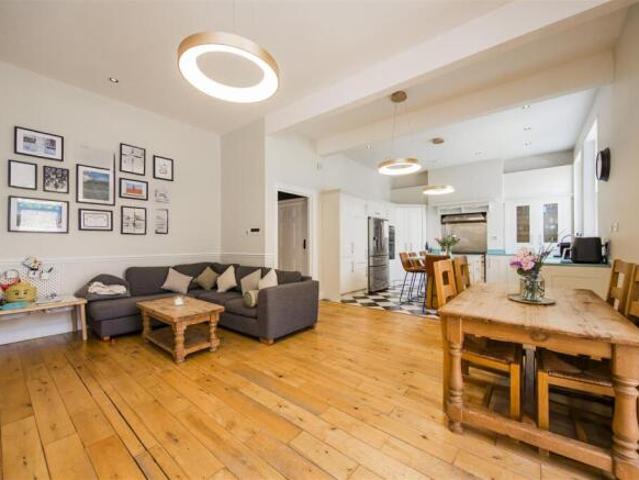 6 bedroom semi detached house for sale in Tonbridge Road, Wateringbury, ME18