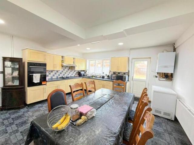 6 bedroom semi detached house for sale in Trueway Road, Evington, Leicester, LE5