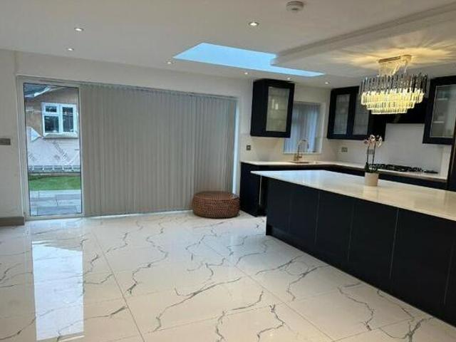 6 Bedroom Semi detached House For Sale In West Drayton, Middlesex