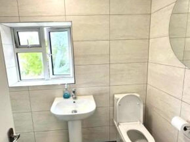 6 bedroom semi detached house for sale in Almond Close, Guildford, GU1