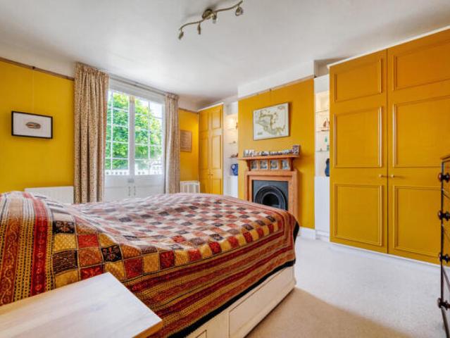 6 bedroom semi detached house for sale in Downshire Square, Reading, Berkshire, RG1