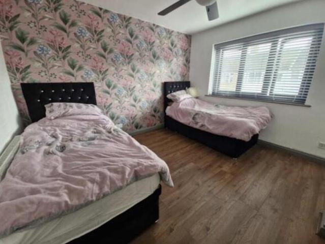 6 bedroom semi detached house for sale in Fitzroy Avenue, Luton, LU3