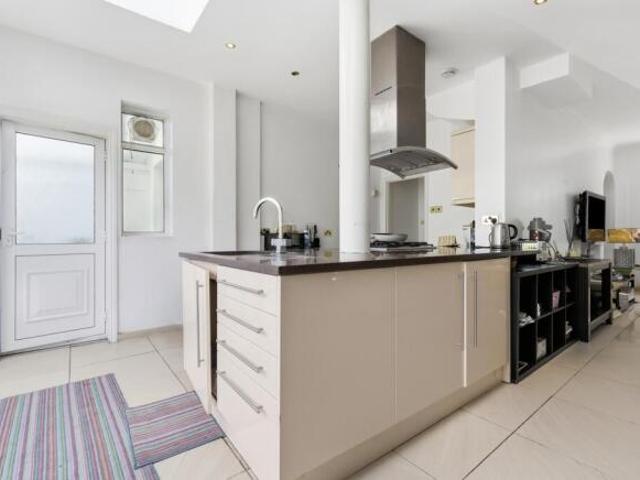 6 bedroom semi detached house for sale in Forest Drive, Woodford Green, Waltham Forest, IG8