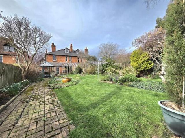 6 bedroom semi detached house for sale in Heathville Road, Gloucester, GL1