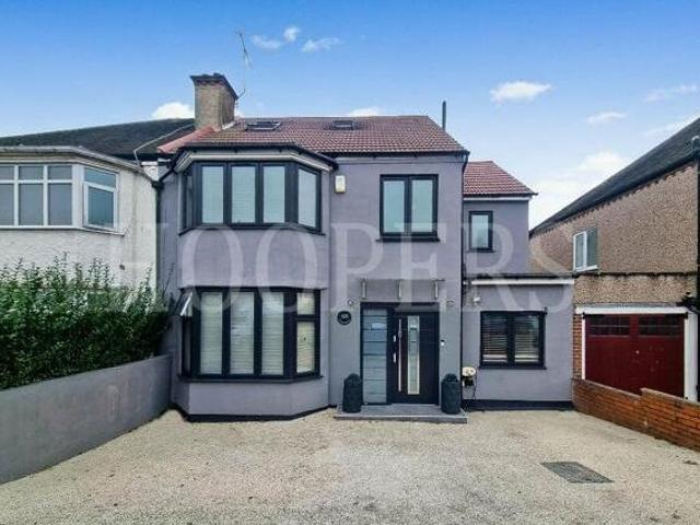 6 Bedroom Semi detached House For Sale In London