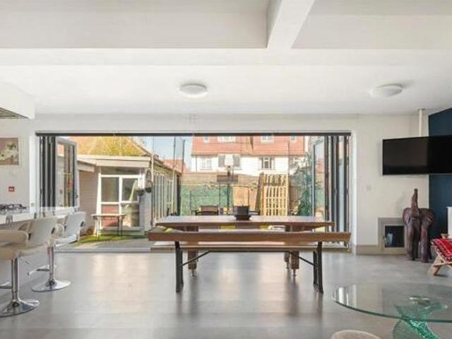 6 Bedroom Semi detached House For Sale In London