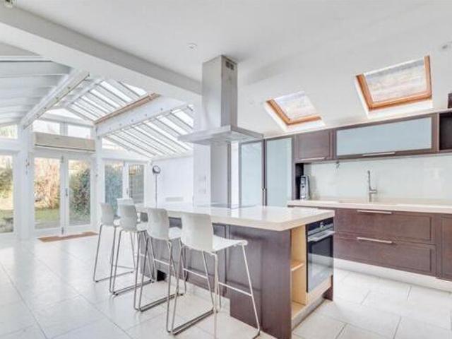 6 Bedroom Semi detached House For Sale In London