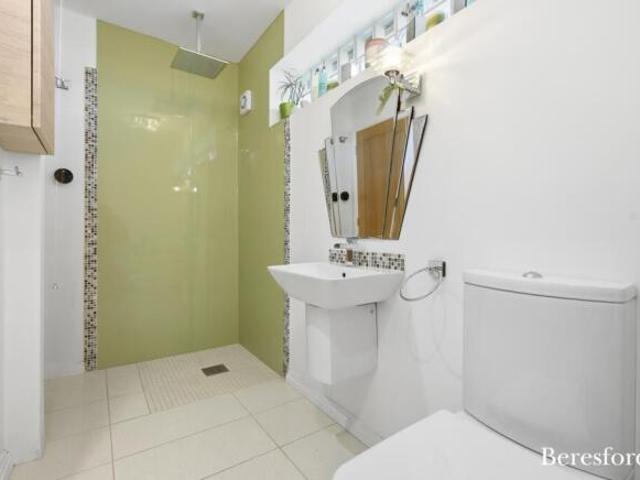 6 bedroom semi detached house for sale in Rochford Avenue, Shenfield, CM15