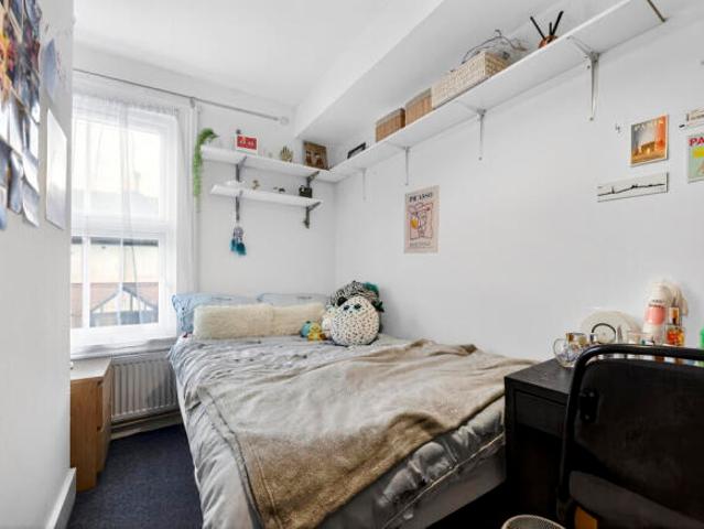 6 bedroom semi detached house for sale in Rupert Road, Guildford, GU2