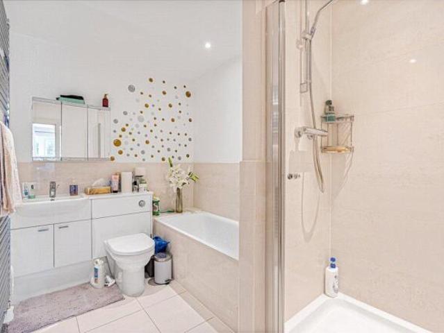 6 bedroom semi detached house for sale in Shirley Road, Watford, Hertfordshire, WD17