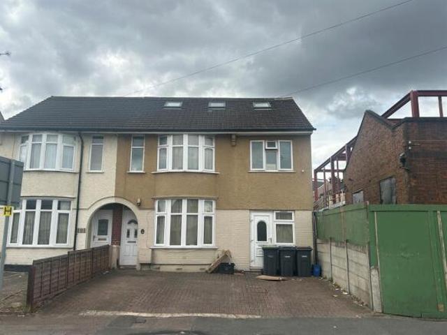 6 bedroom semi detached house for sale in St. Margarets Avenue, Luton, LU3
