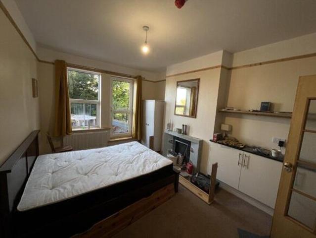 6 bedroom semi detached house for rent in 146 Henwick Road, WR2
