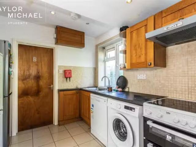 6 bedroom semi detached house for rent in The Avenue, Brighton.