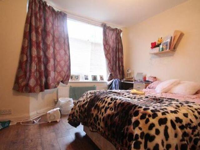 6 Bedroom Semi detached House For Rent In Uxbridge