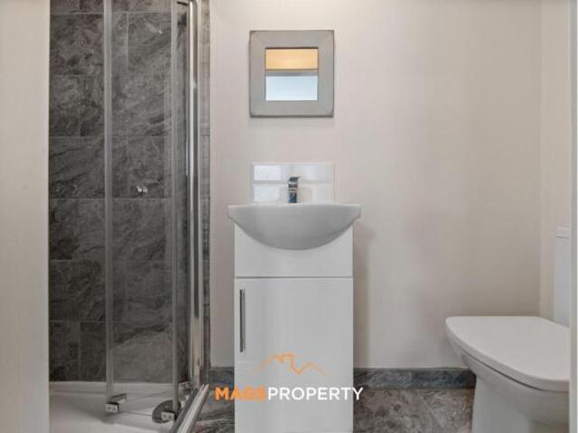 6 bedroom semi detached house for rent in Warbreck Road, Liverpool, L9