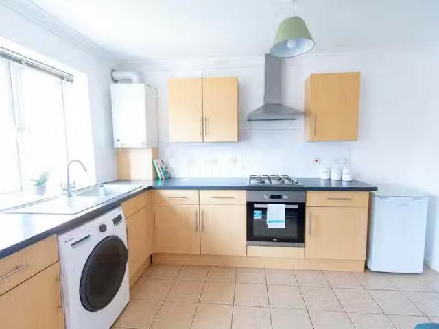 6 bedroom semi detached house for rent in Wycliffe Road, Winto.