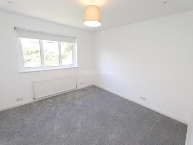 6 bedroom semi detached house for rent in Abbots Gardens, East Finchley, N2