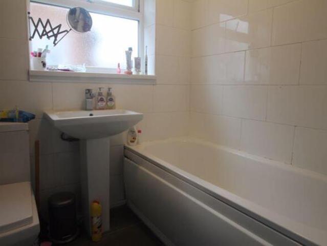 6 bedroom semi detached house for rent in Abbotts Close, Uxbridge, UB8