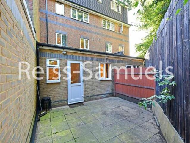6 bedroom semi detached house for rent in Ambassador Square, Tower Hamlets, London, E14