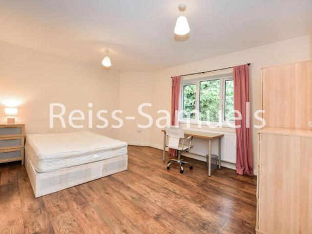 6 bedroom semi detached house for rent in Ambassador Square, Isle of dogs, London, E14