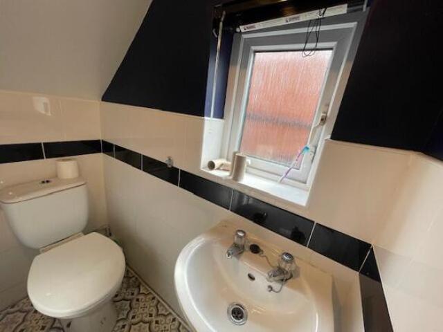 6 bedroom semi detached house for rent in Ash Crescent, Headingley, Leeds, West Yorkshire, LS6